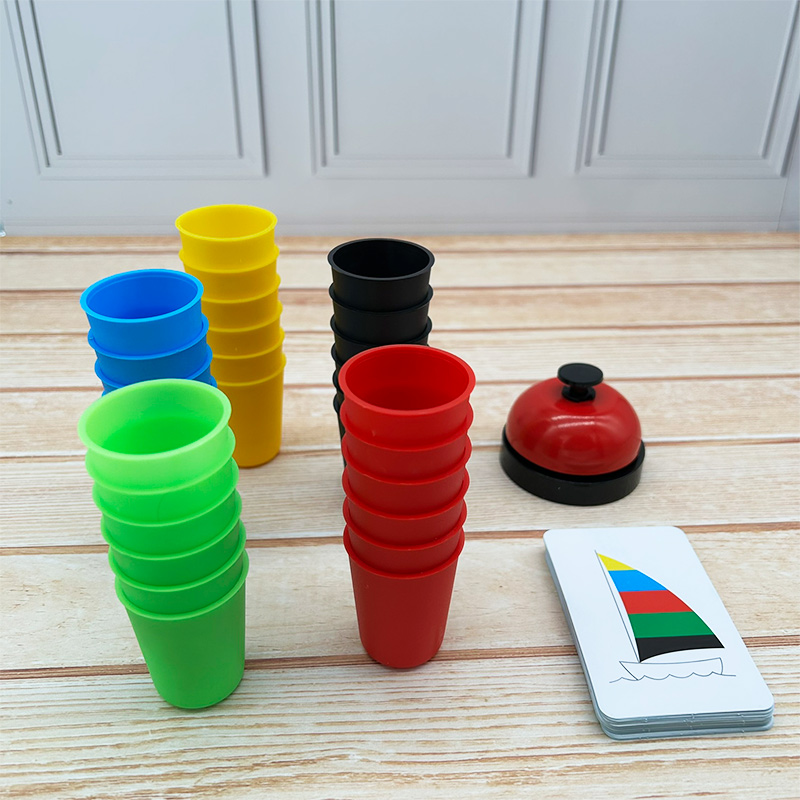 Flash Cups: Juego de Velocidad y Observación Familiar