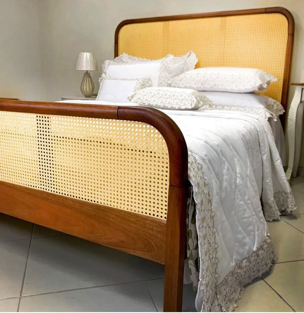 Cama Casal Índia em Madeira com Tela de Palha Sextavada