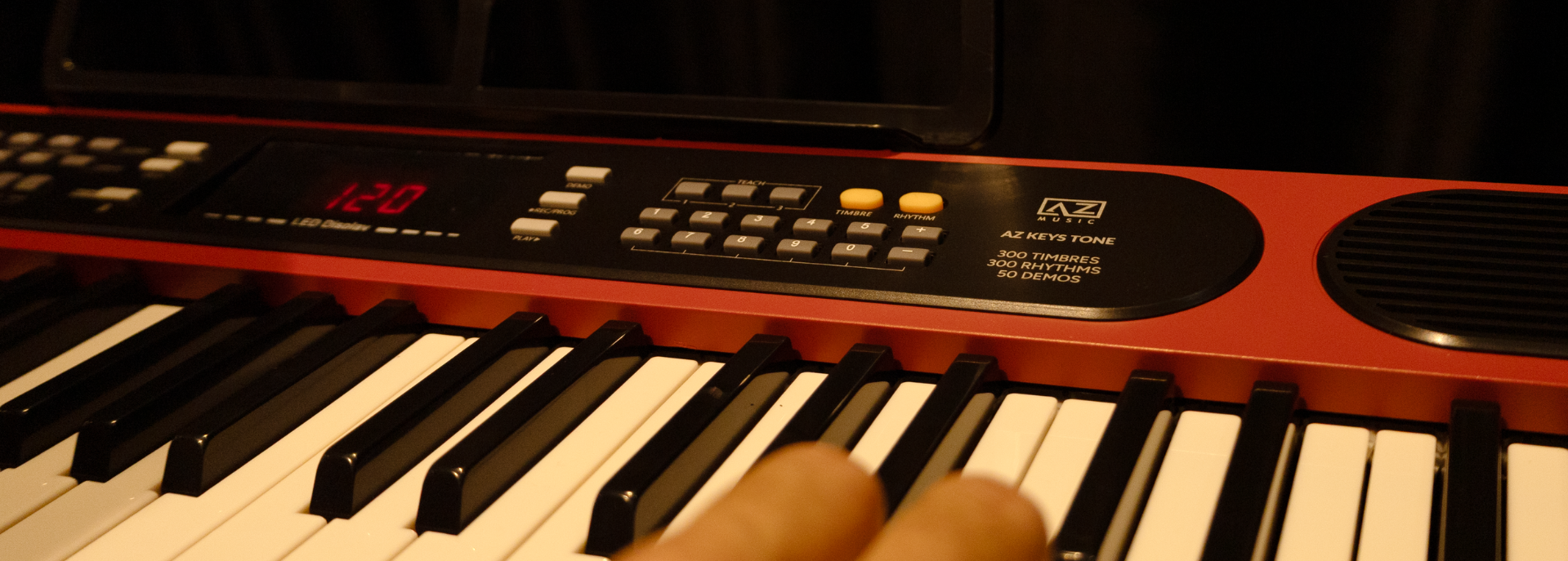 Teclado Musical 61 Teclas AZ KEYS TONE KT61 Vermelho com Fonte Bivolt